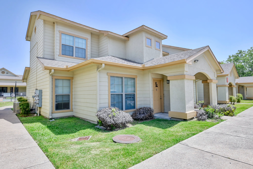 Prairie Commons Apartments | Dallas, TX | (972) 289-8999
